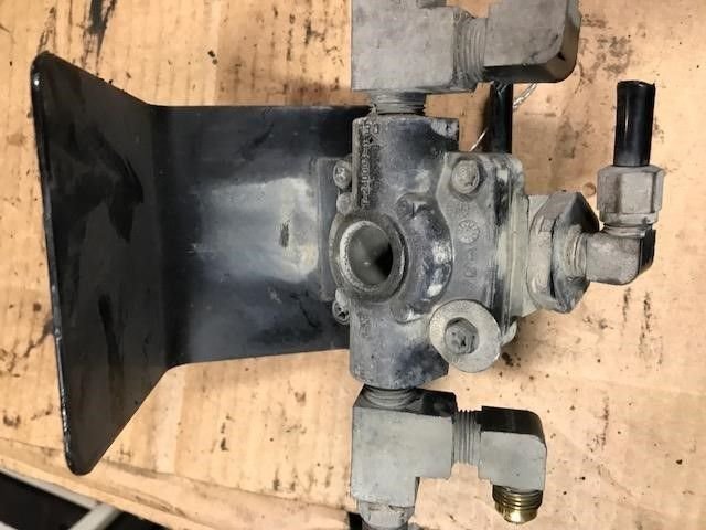 Used FREIGHTLINER T-240004-D Air Brakes and Hardware in Emerson, IA ...