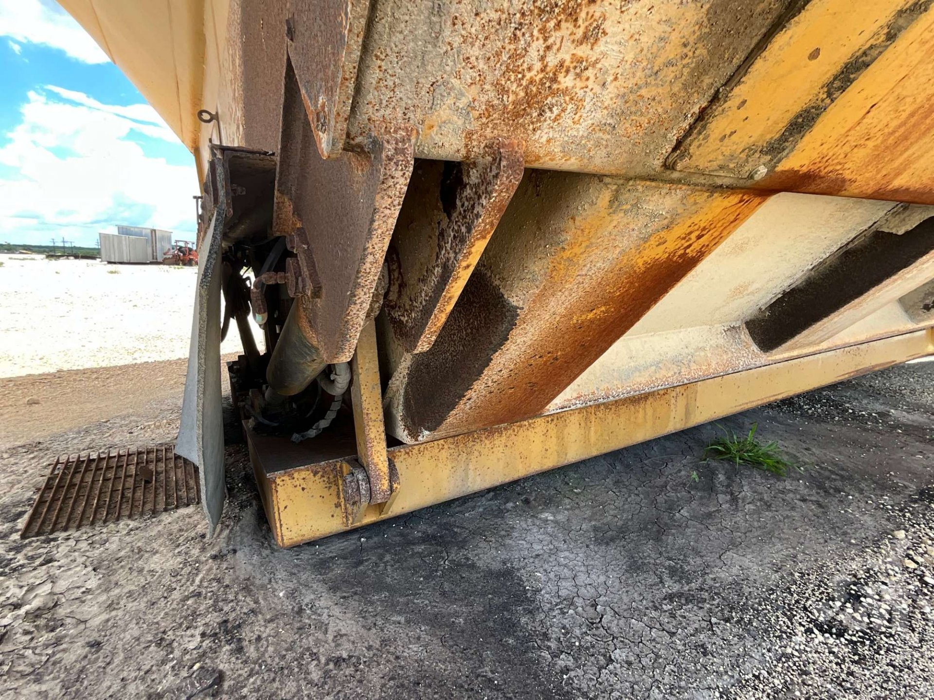 Used MEGA CORP MHT175 175 TON COAL HAULER S/N: 1056496 TO FIT CAT 777F ...